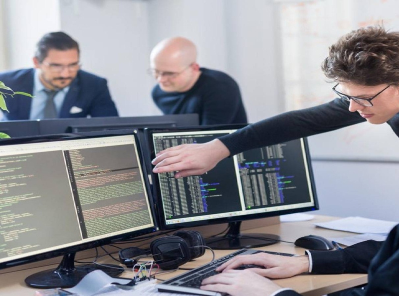 Full Stack Engineers vs Specialized Developers by Octal IT Solution on ... Full Stack Engineers vs Specialized Developers by Octal IT Solution on ...