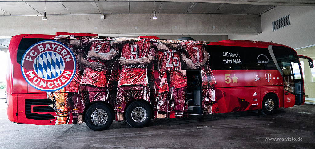 FC Bayern Munich Team Bus Illustration by Sergio Ingravalle on Dribbble